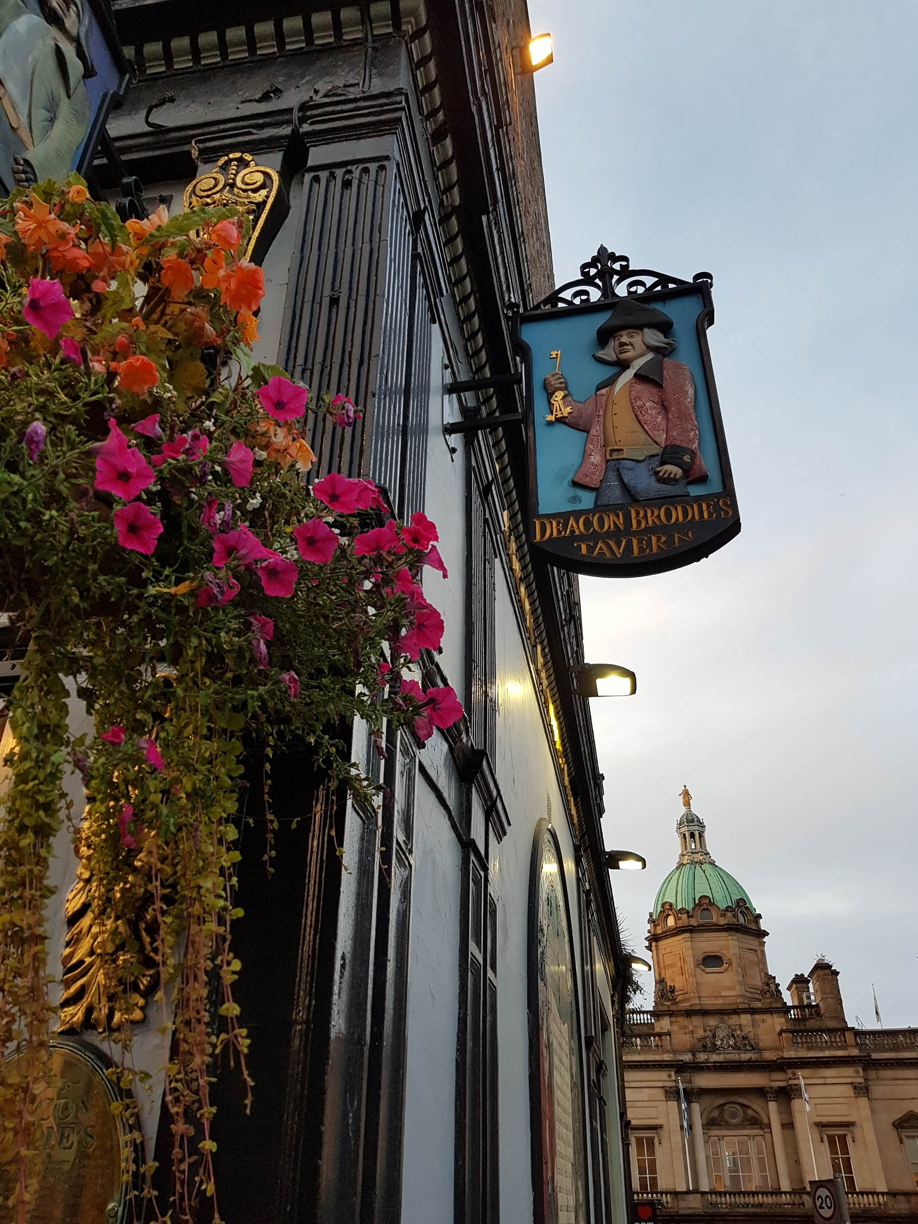 Mercat Tours Blog | 5 Edinburgh Historic Pubs You Need To Visit