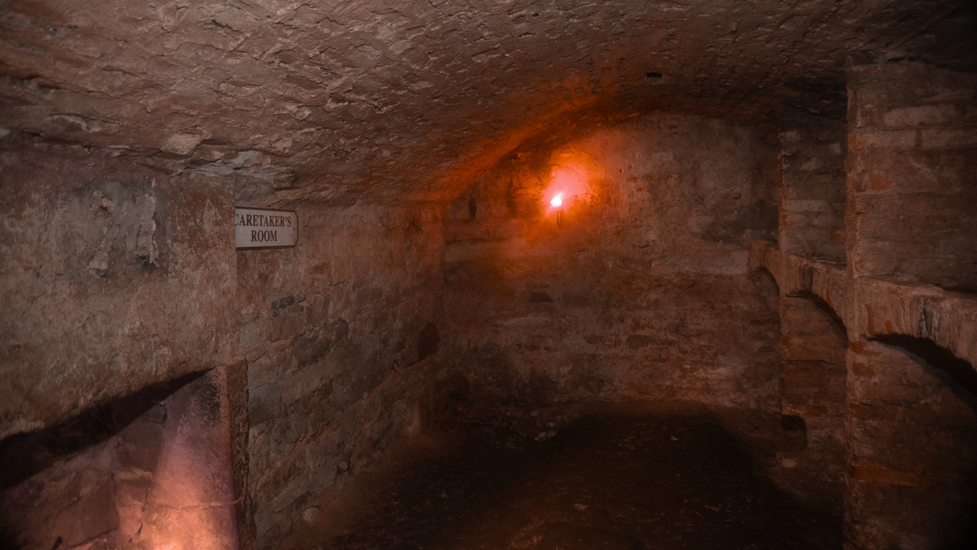 A social history of Edinburgh's underground vaults - Mercat Tours Ltd ...